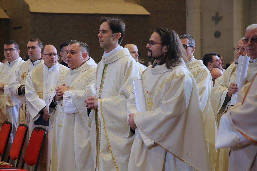Zagrebačka nadbiskupija - Mons. Marko Kovač i mons. Vlado Razum zaređeni za pomoćne biskupe ...